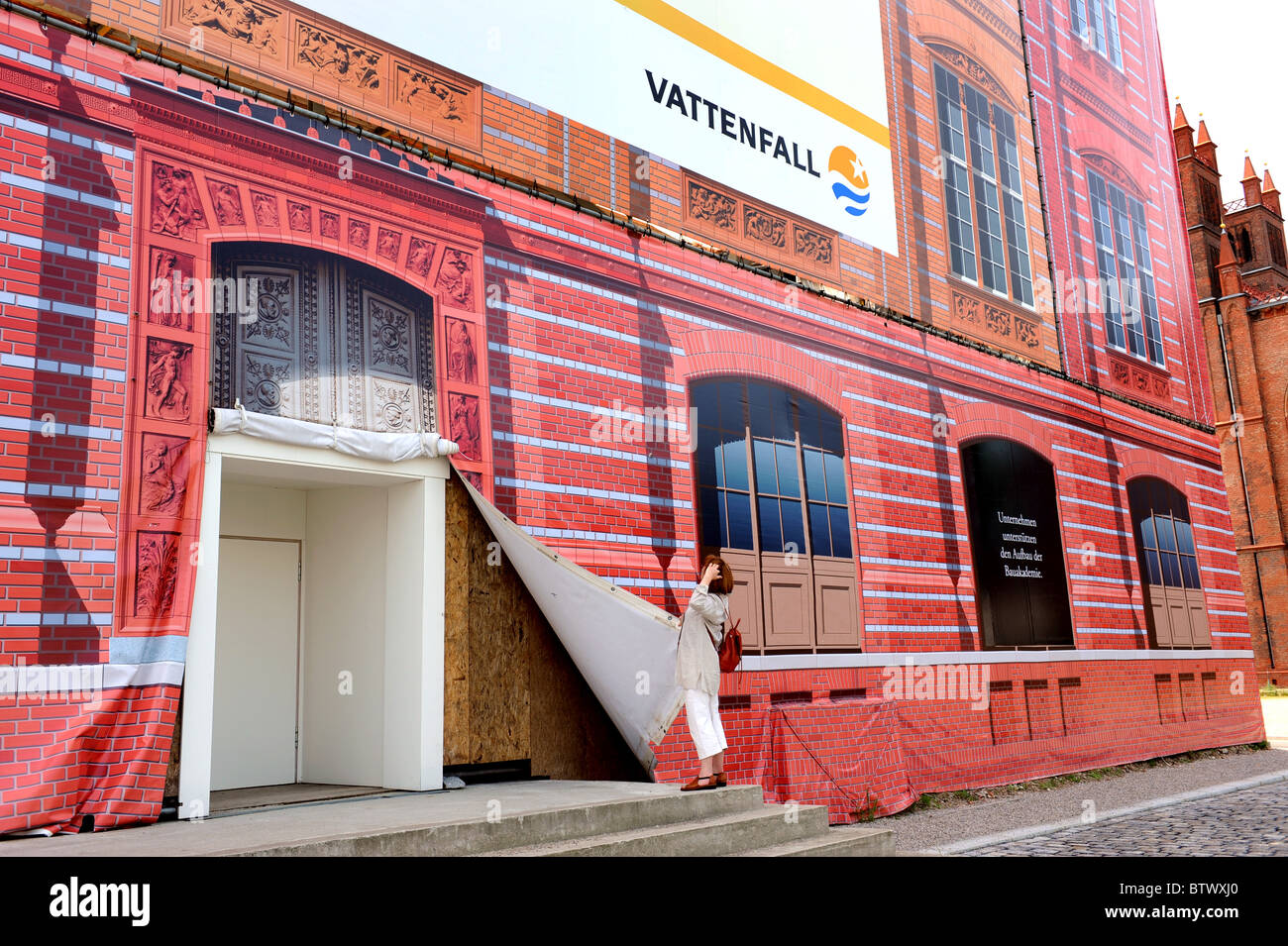 Camouflaged building site hi-res stock photography and images - Alamy