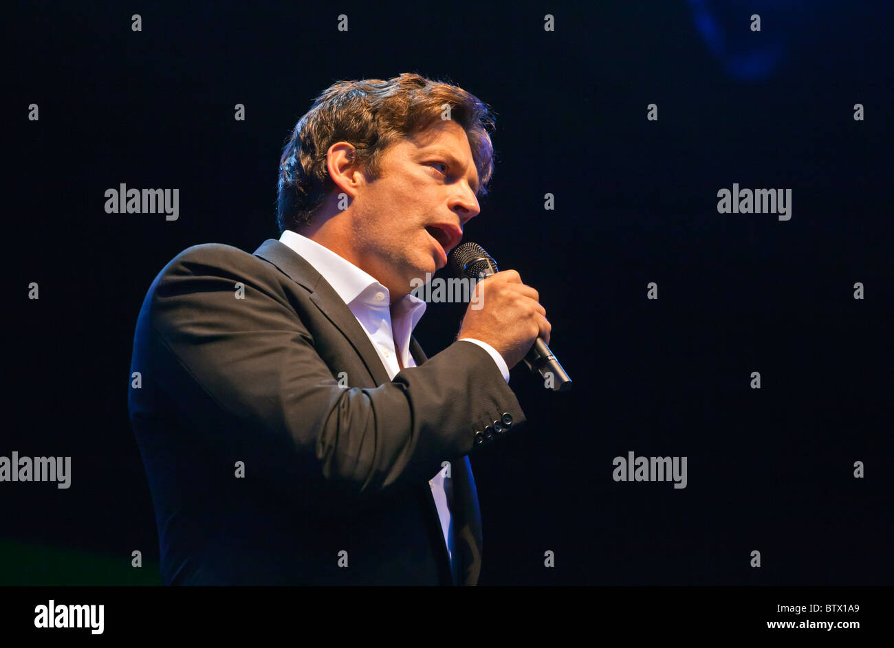 Harry connick jr singing hi-res stock photography and images - Alamy