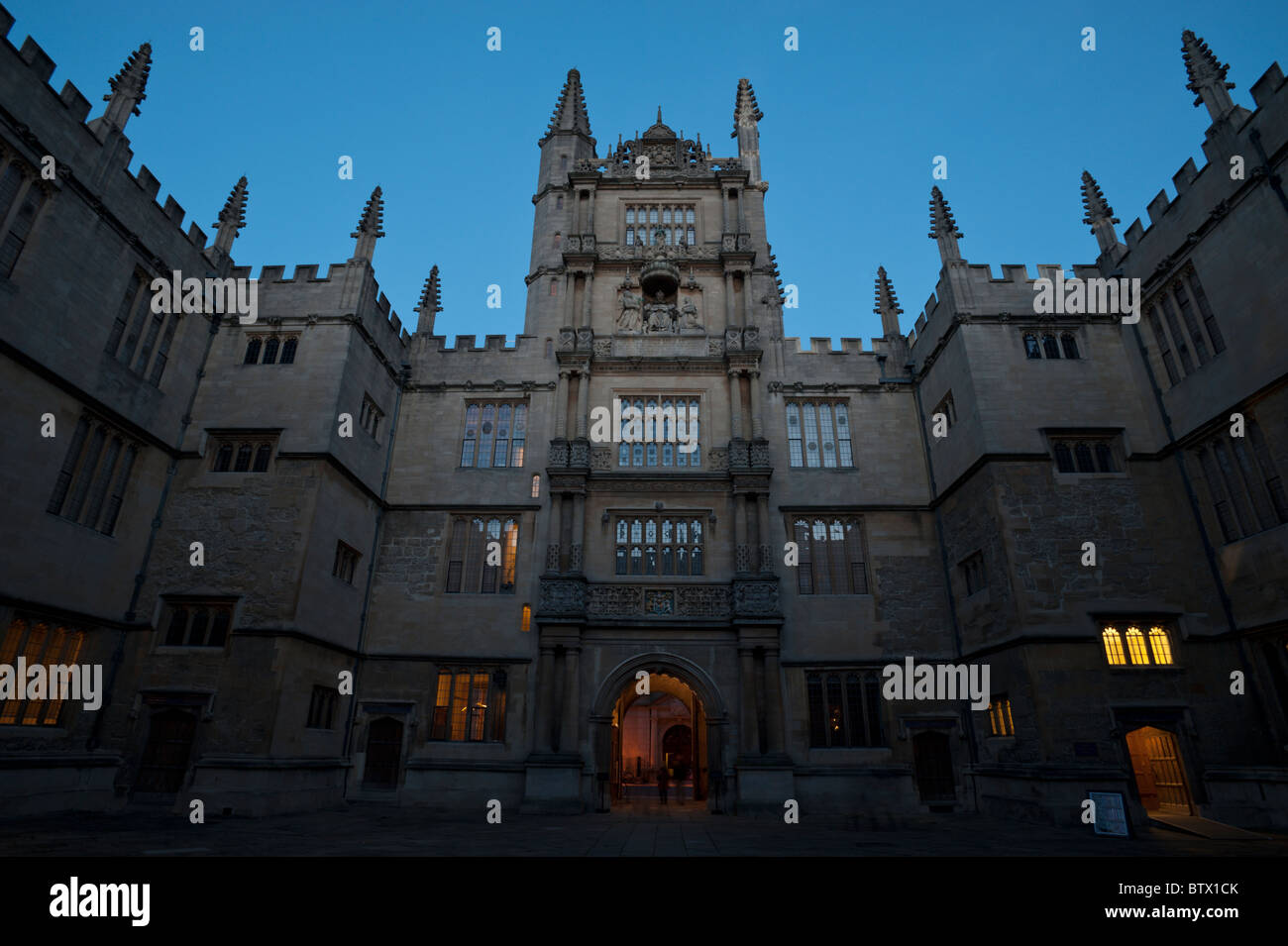 Oxford University's Bodleian Library, with the tower of the five orders ...