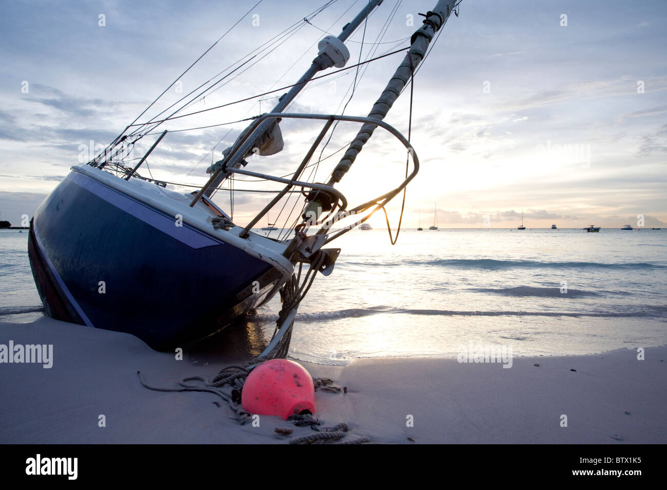 Wreck yacht boat disaster hi-res stock photography and images - Alamy