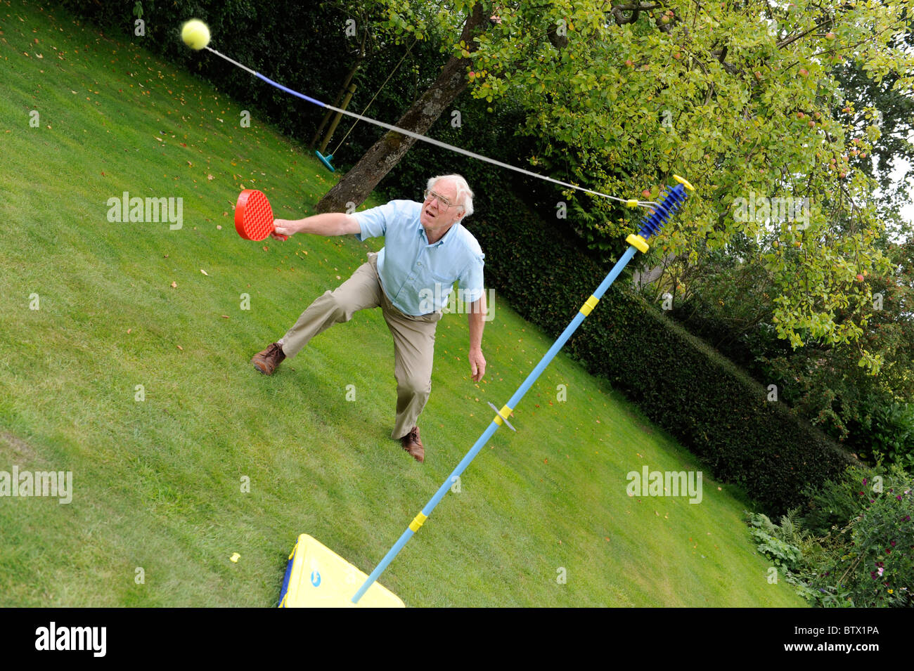 elderly couple playing swingball Stock Photo - Alamy