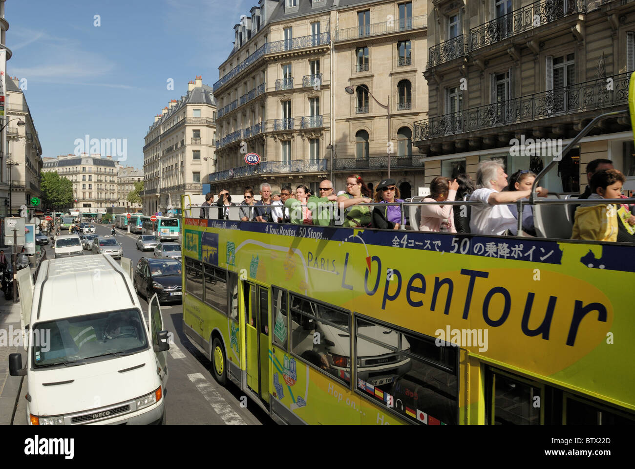 Paris by bus hi-res stock photography and images - Alamy