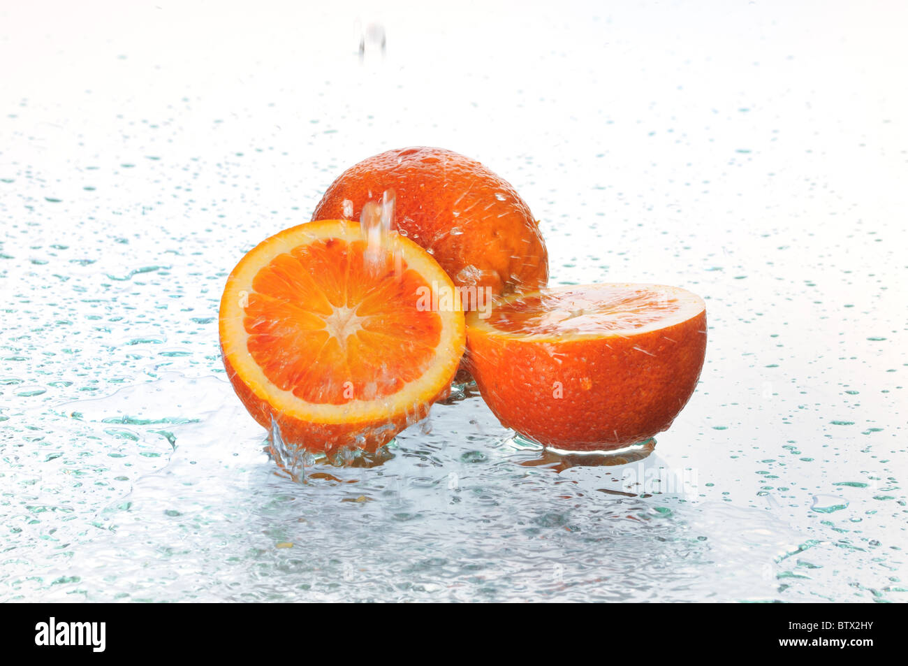 orange in water Stock Photo - Alamy