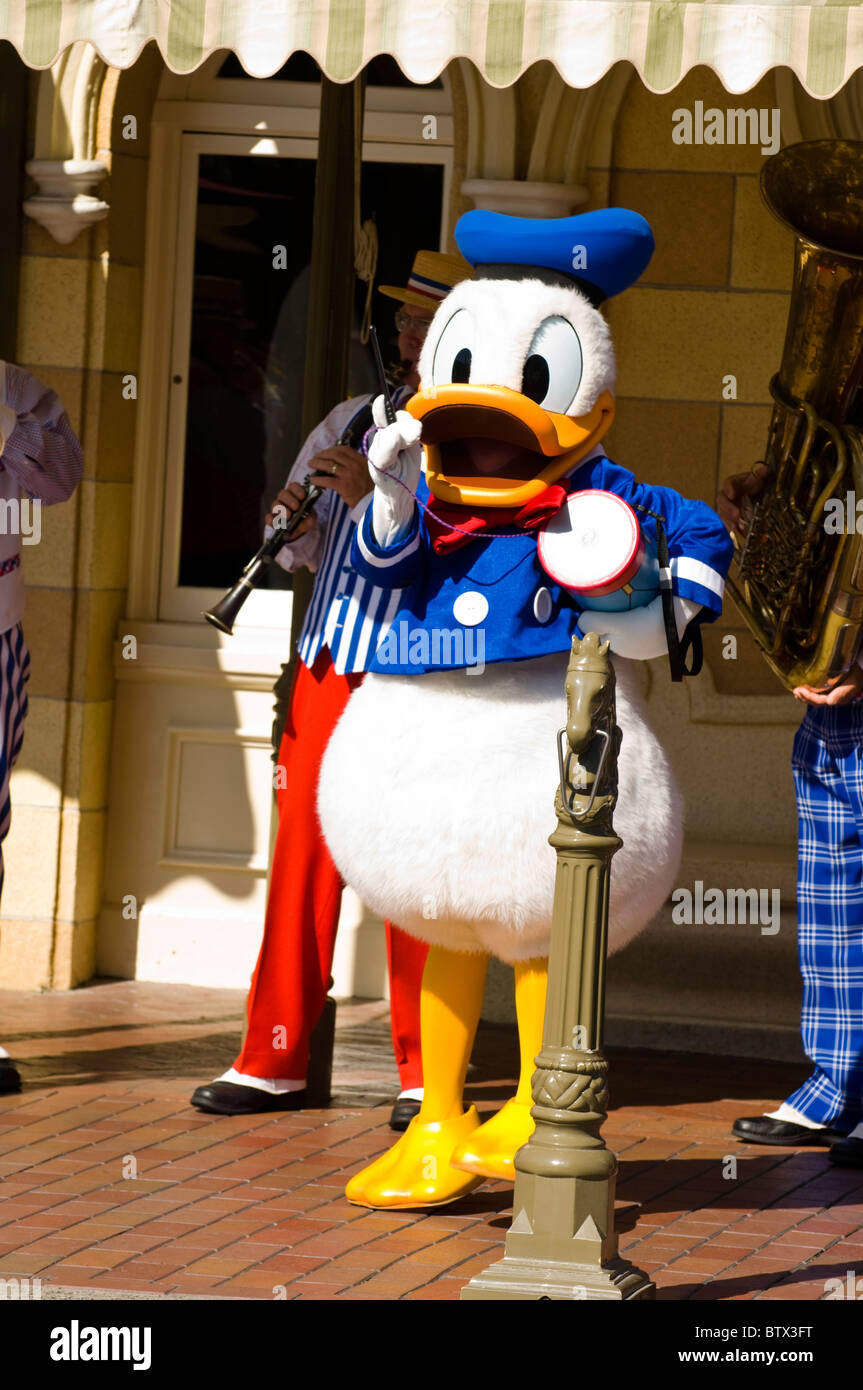 Donald Duck character at Disneyland in Anaheim California Stock Photo ...