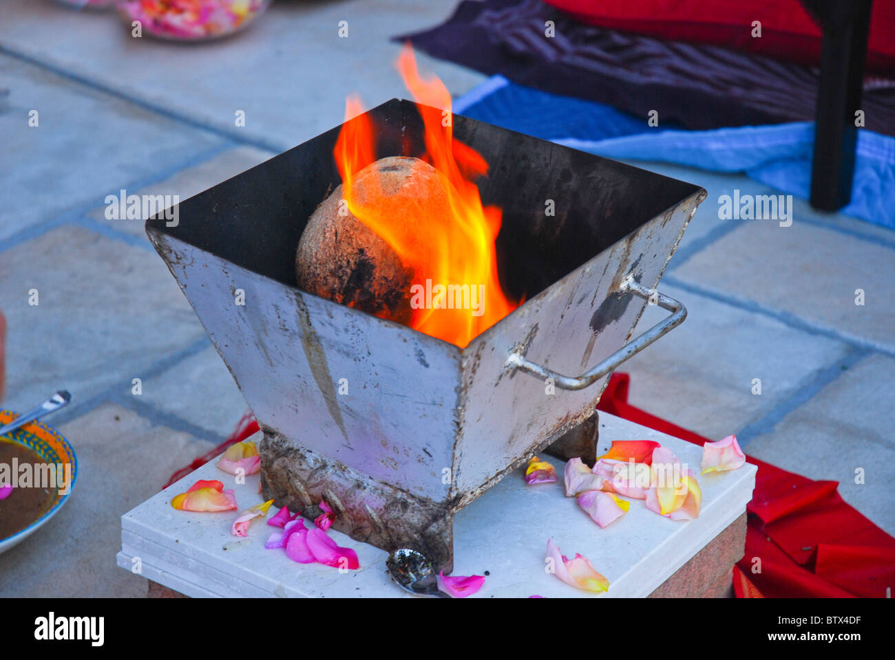 Hindu yagna with fire Stock Photo - Alamy