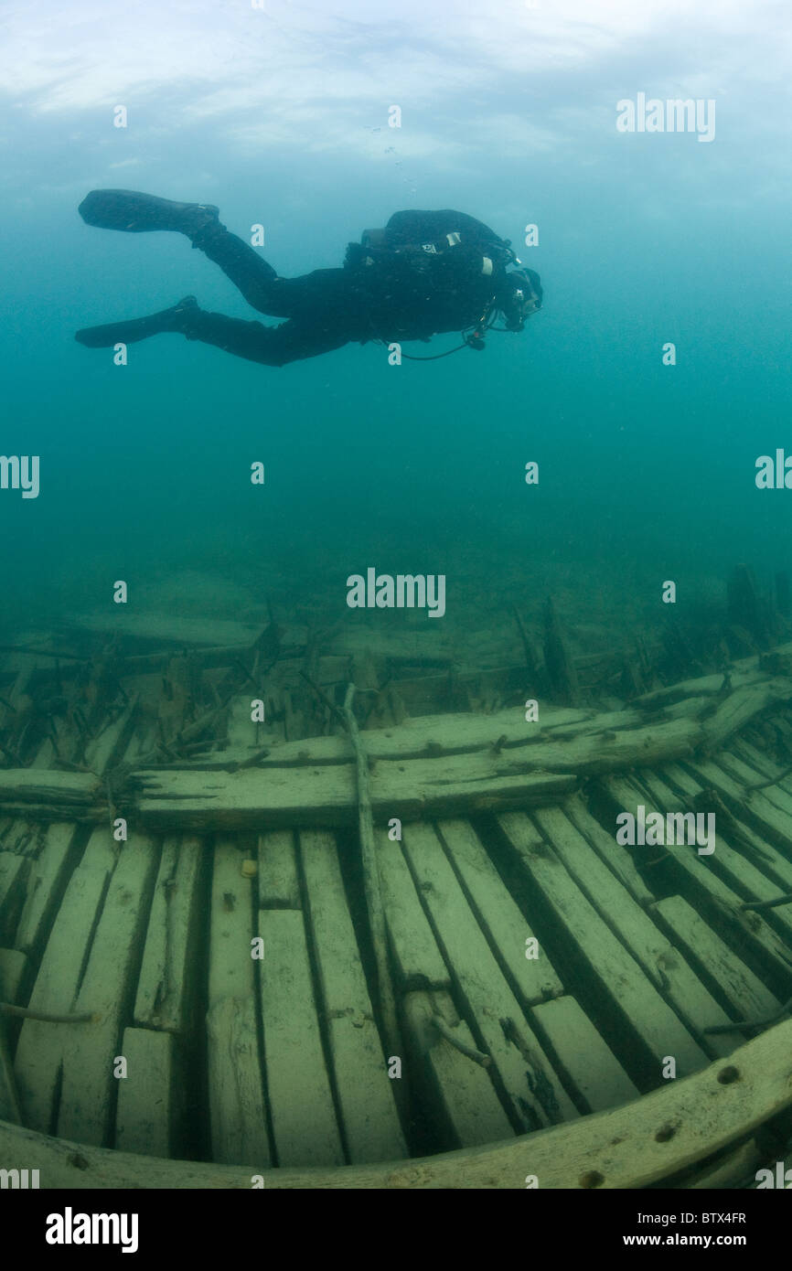 A diver with remains hi-res stock photography and images - Alamy