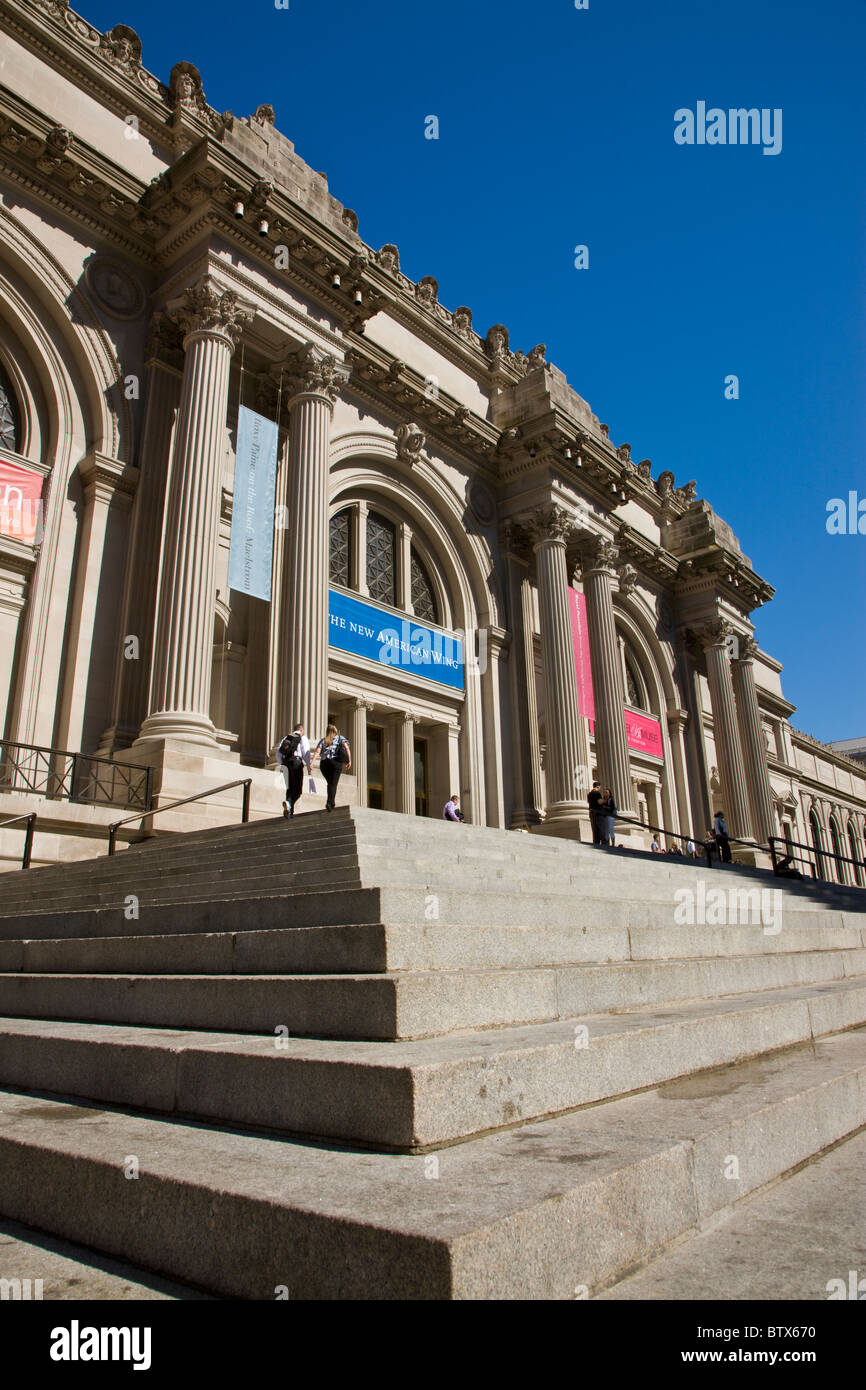 Met museum entrance facade hi-res stock photography and images - Alamy