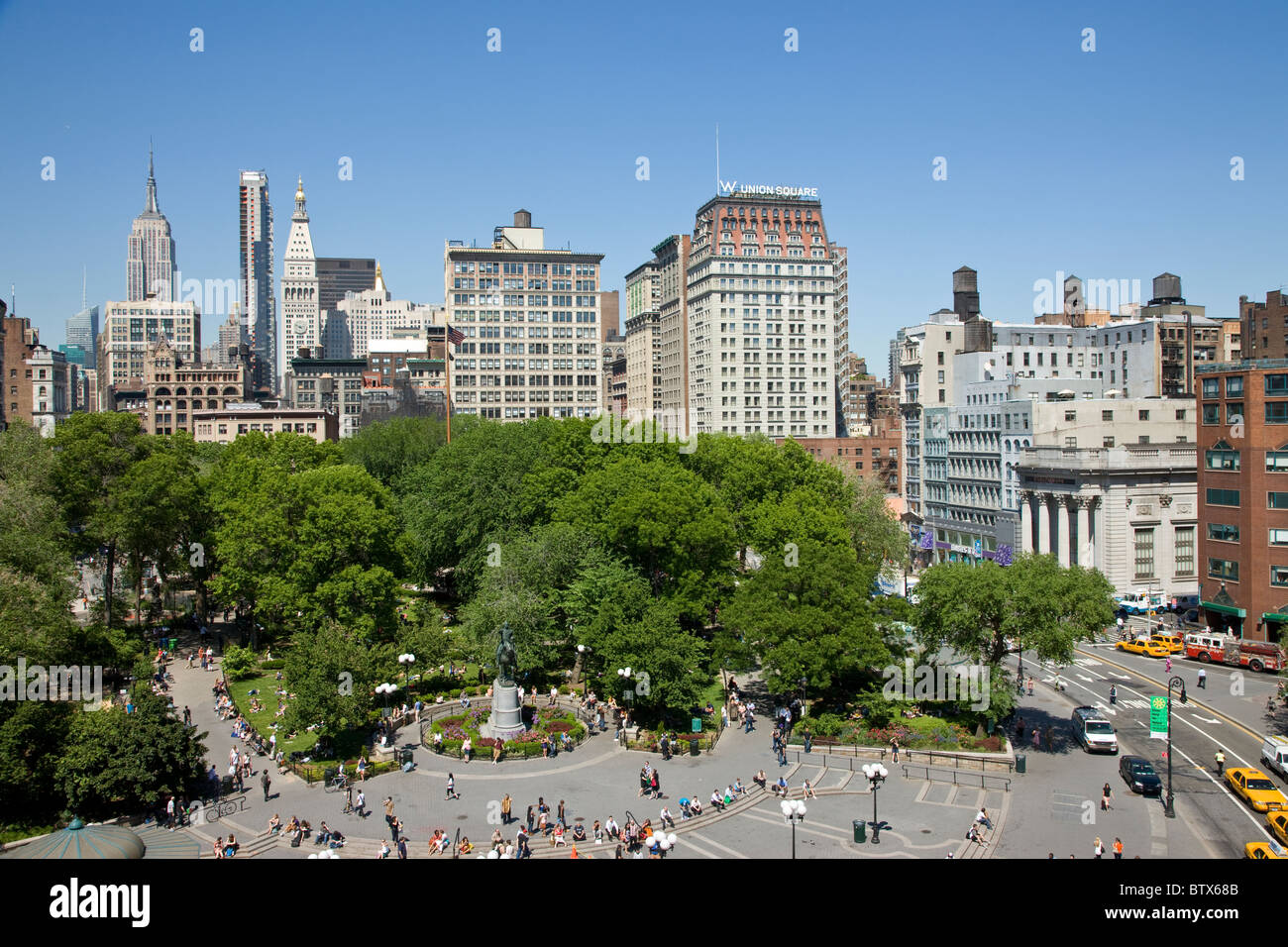 Union square new york and statue hi-res stock photography and images ...