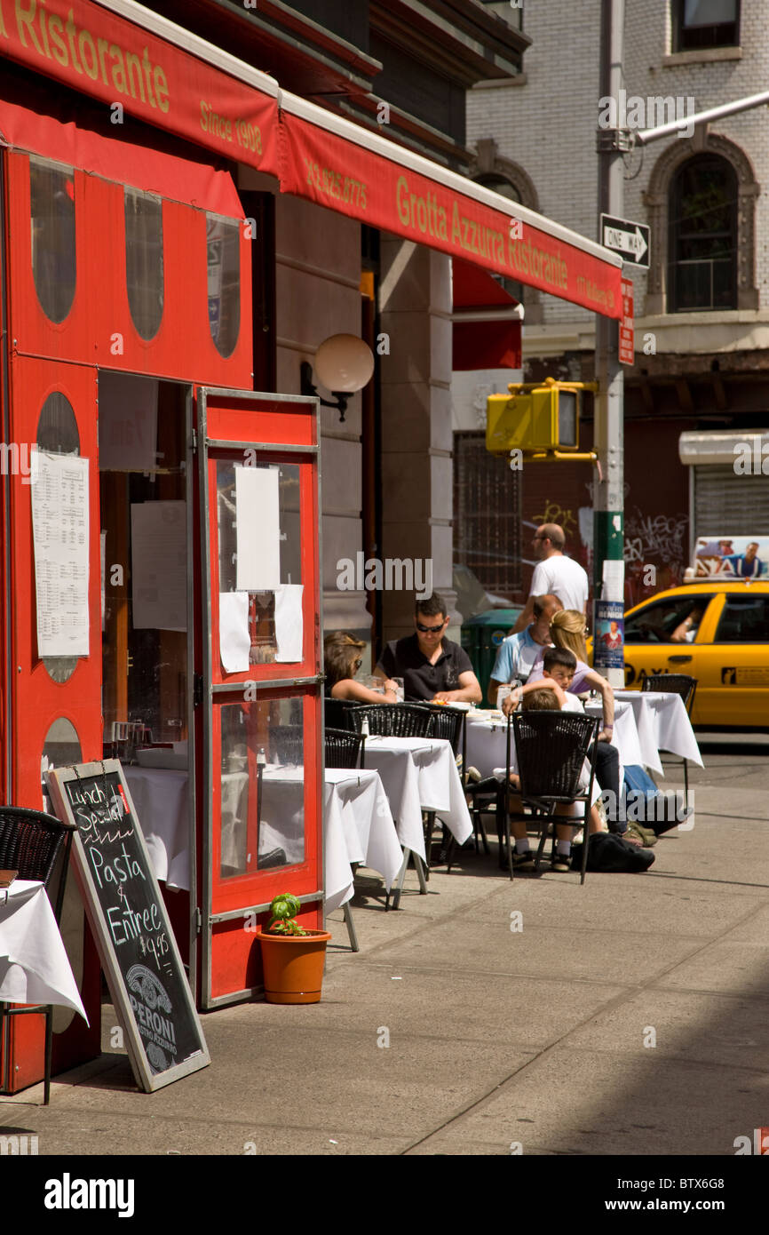 Little red door bar hi-res stock photography and images - Alamy