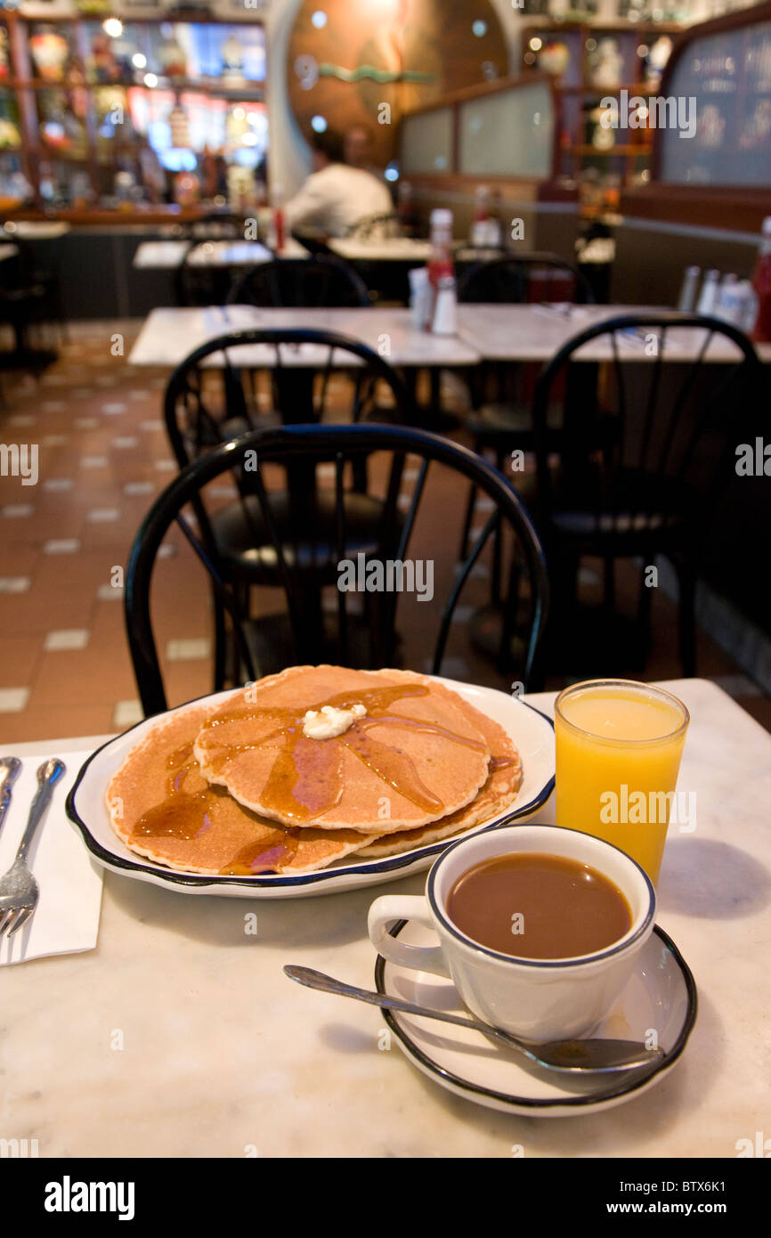 Pancake breakfast in typical diner Stock Photo - Alamy
