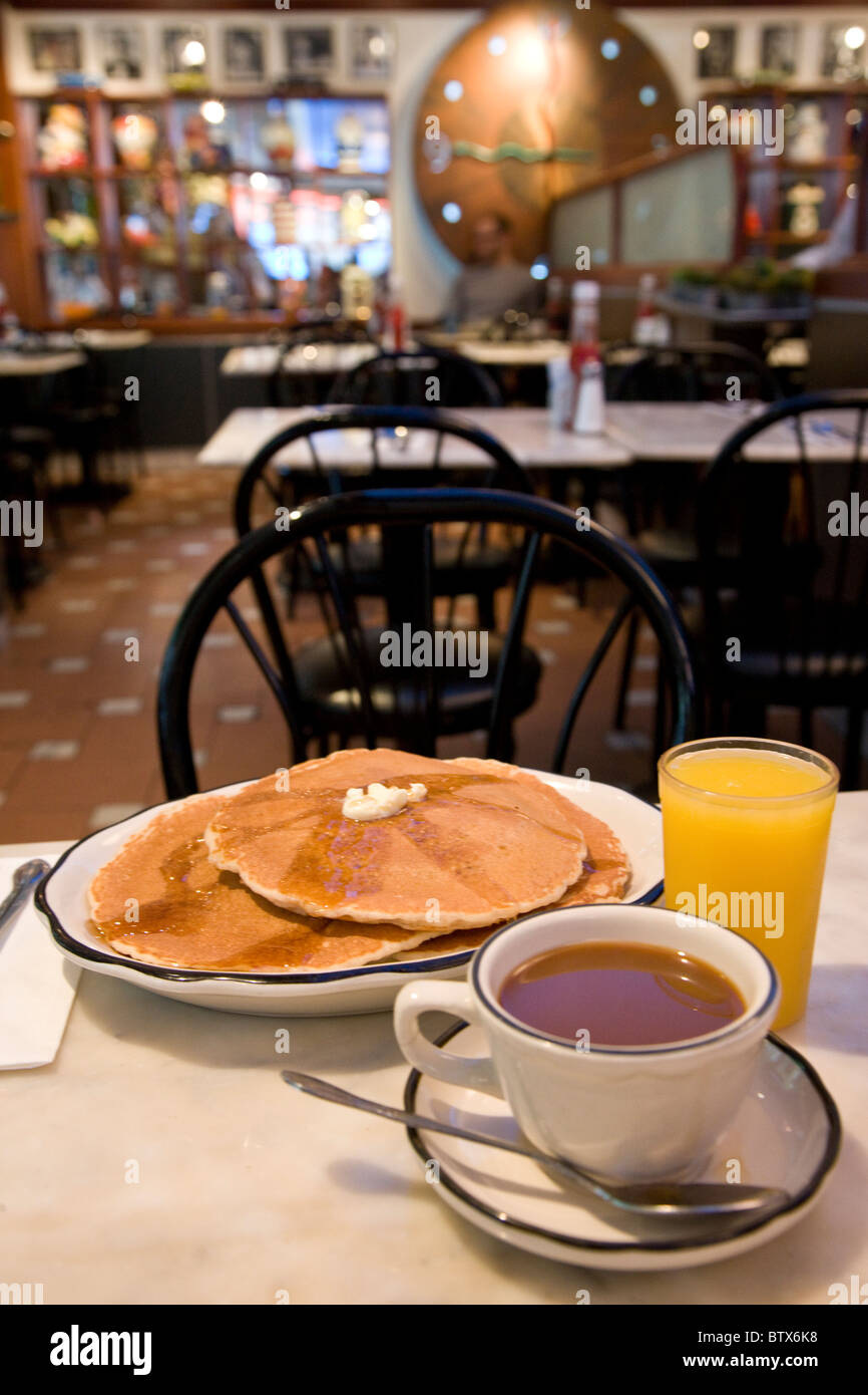 Pancake breakfast in typical diner Stock Photo - Alamy