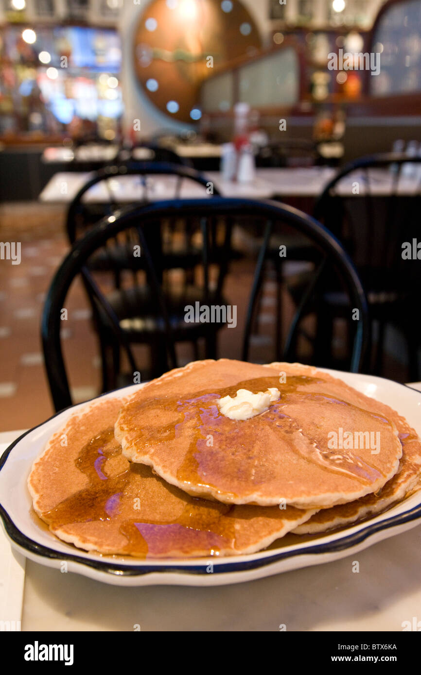 Pancake breakfast in typical diner Stock Photo - Alamy
