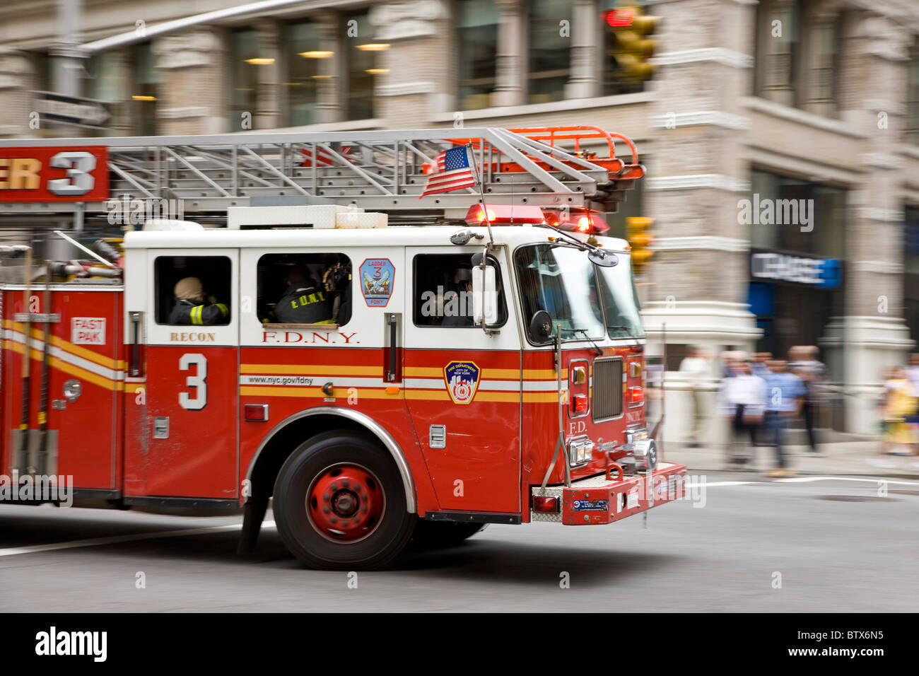 Fire engine lights flashing outside hi-res stock photography and images ...
