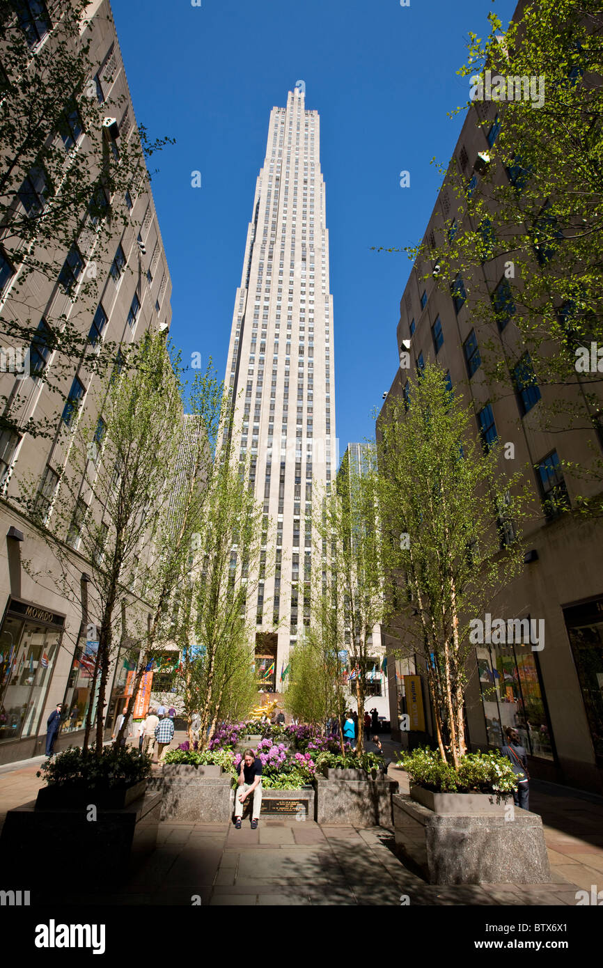 Rockefeller plaza gardens hi-res stock photography and images - Alamy
