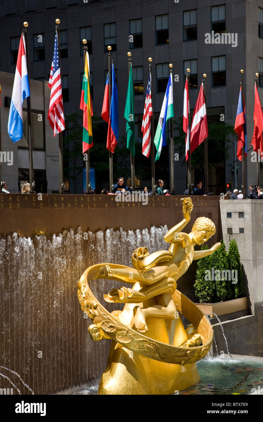 The Prometheus Statue at the Rockefeller Center Stock Photo - Alamy