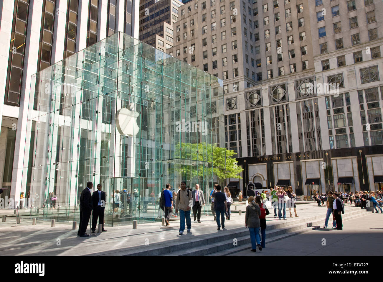 Apple Store, Fifth Avenue, New York Stock Photo - Alamy