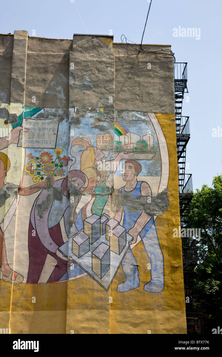 Buiding mural in mid-town Manhattan Stock Photo - Alamy