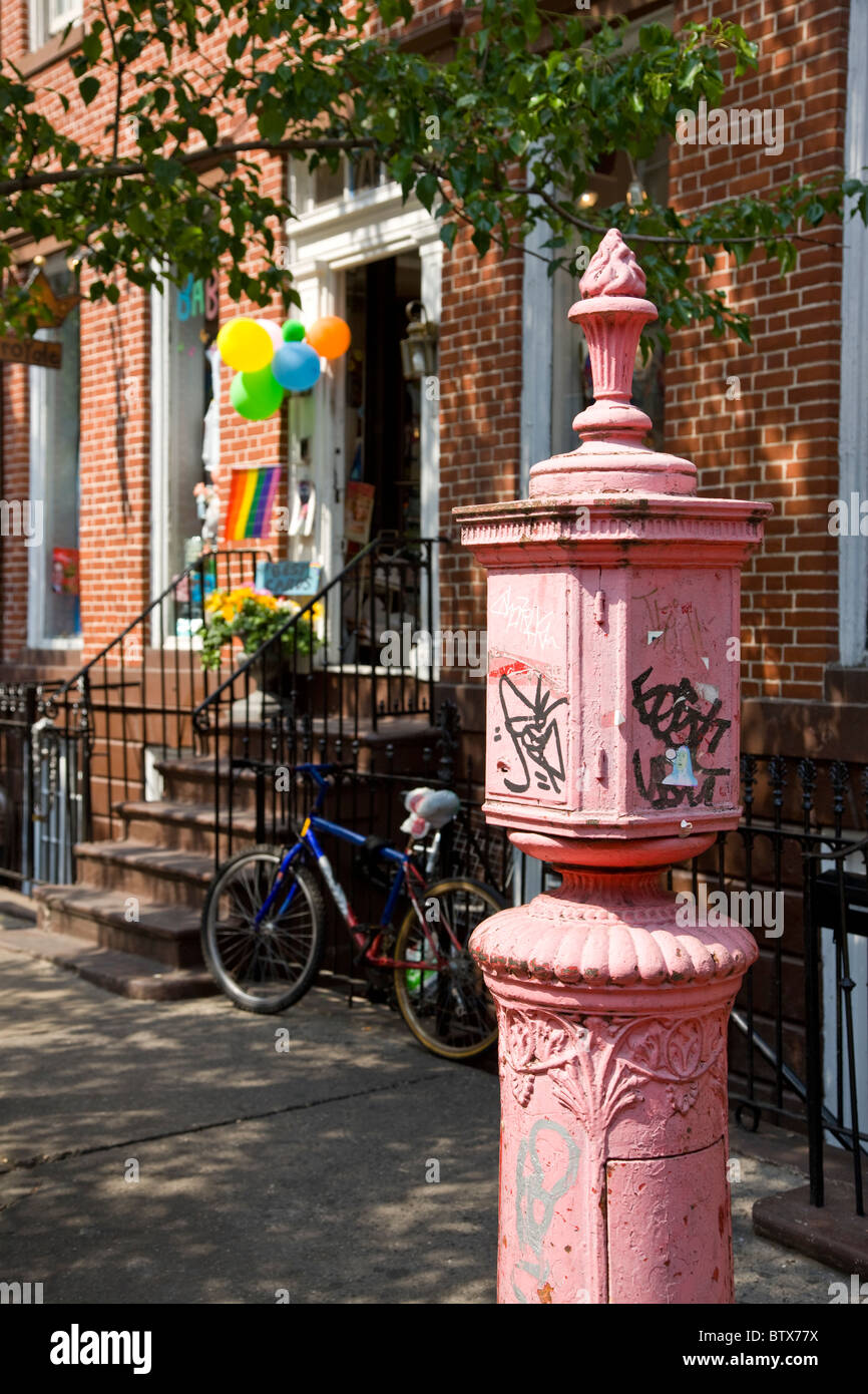 Green fire alarm box hi-res stock photography and images - Alamy