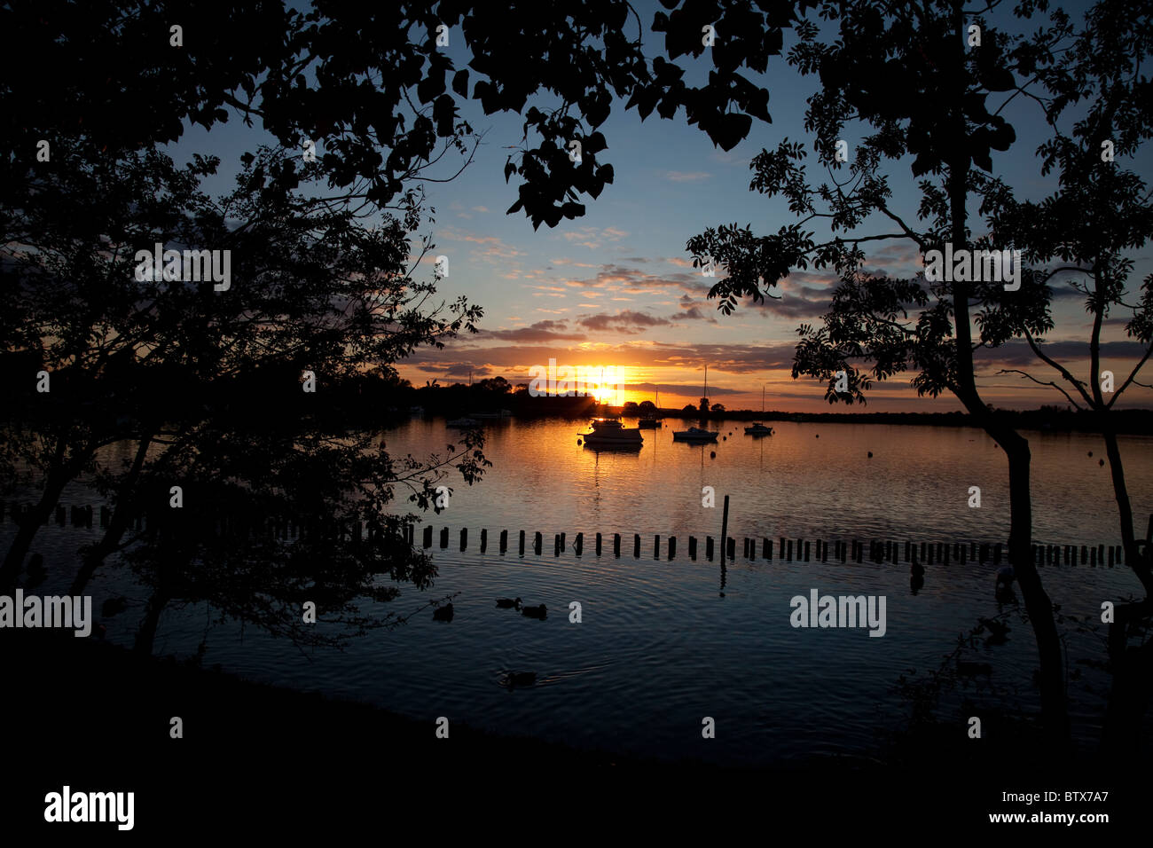 Oulton broad lock hi-res stock photography and images - Alamy
