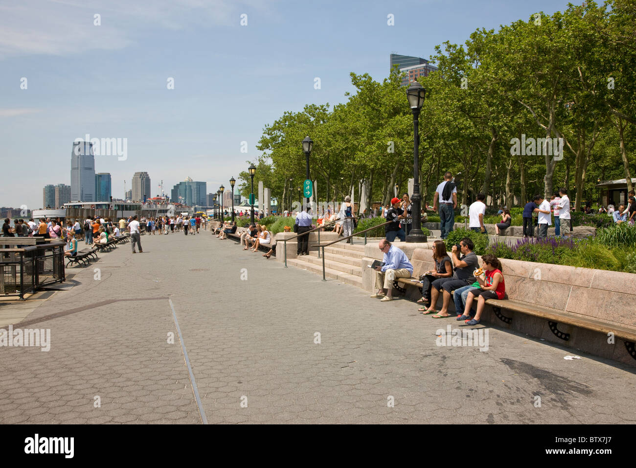 Admiral Dewey Promenade in Battery Park Stock Photo - Alamy