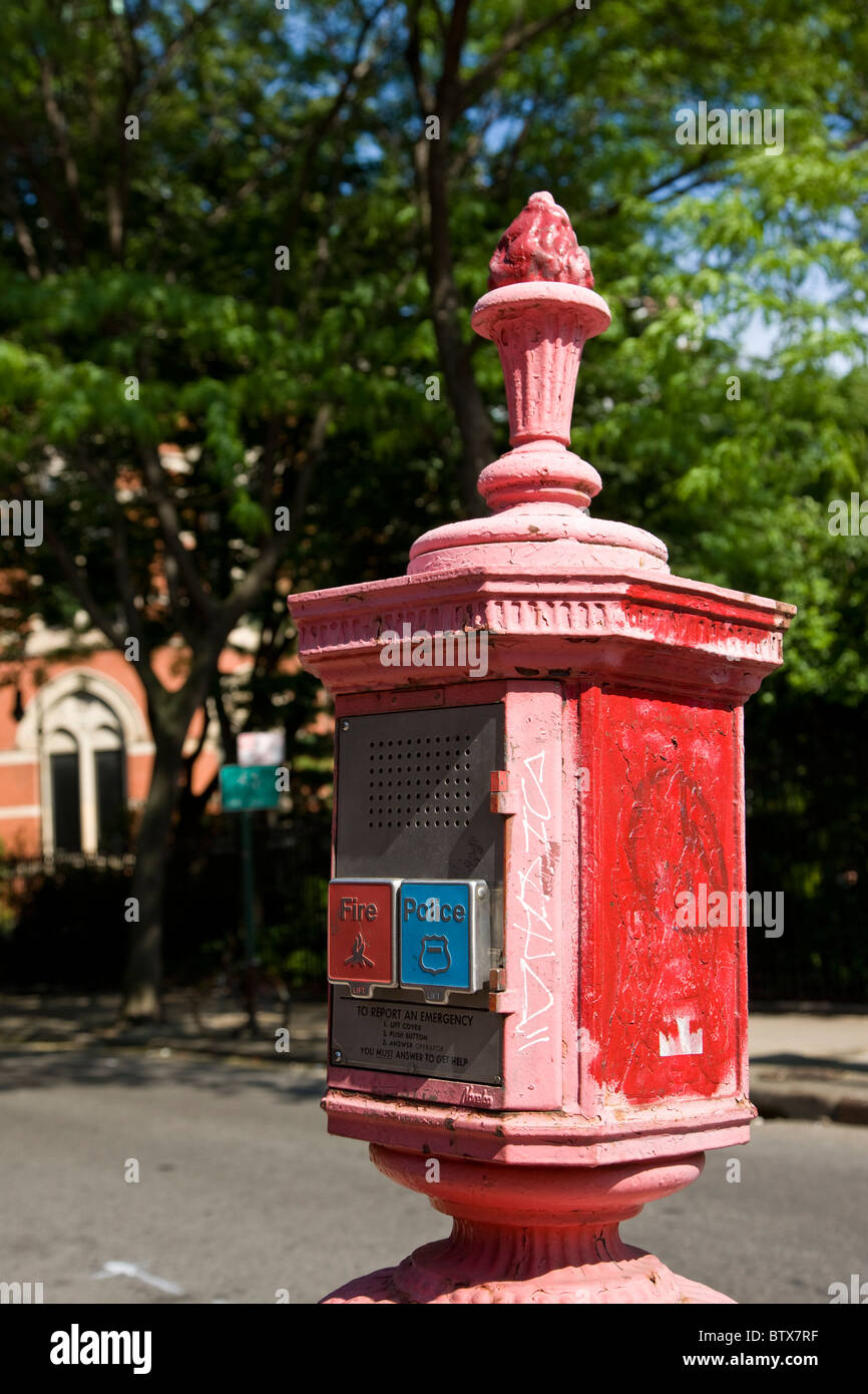 Green fire alarm box hi-res stock photography and images - Alamy