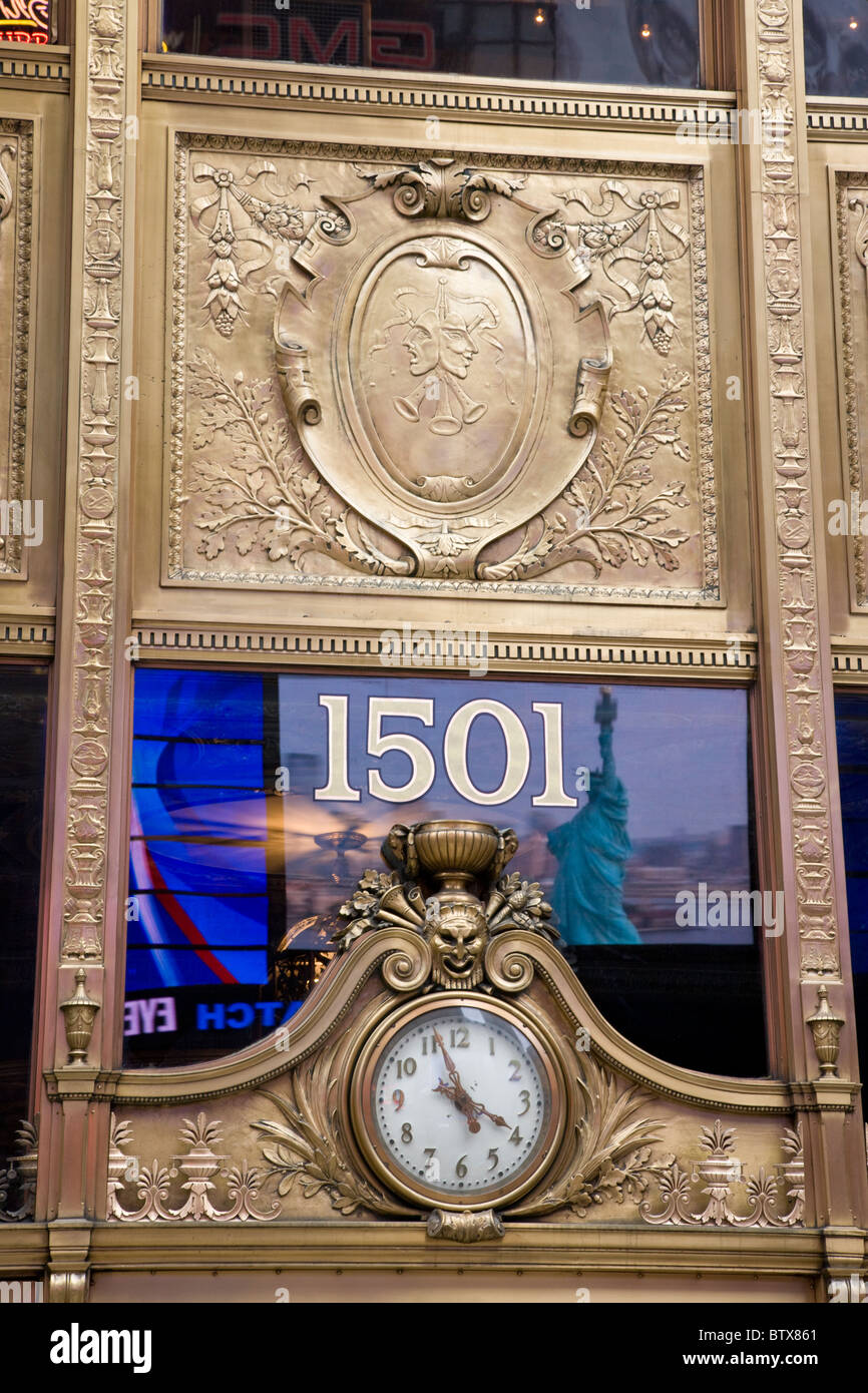 Times square clock paramount building hi-res stock photography and ...