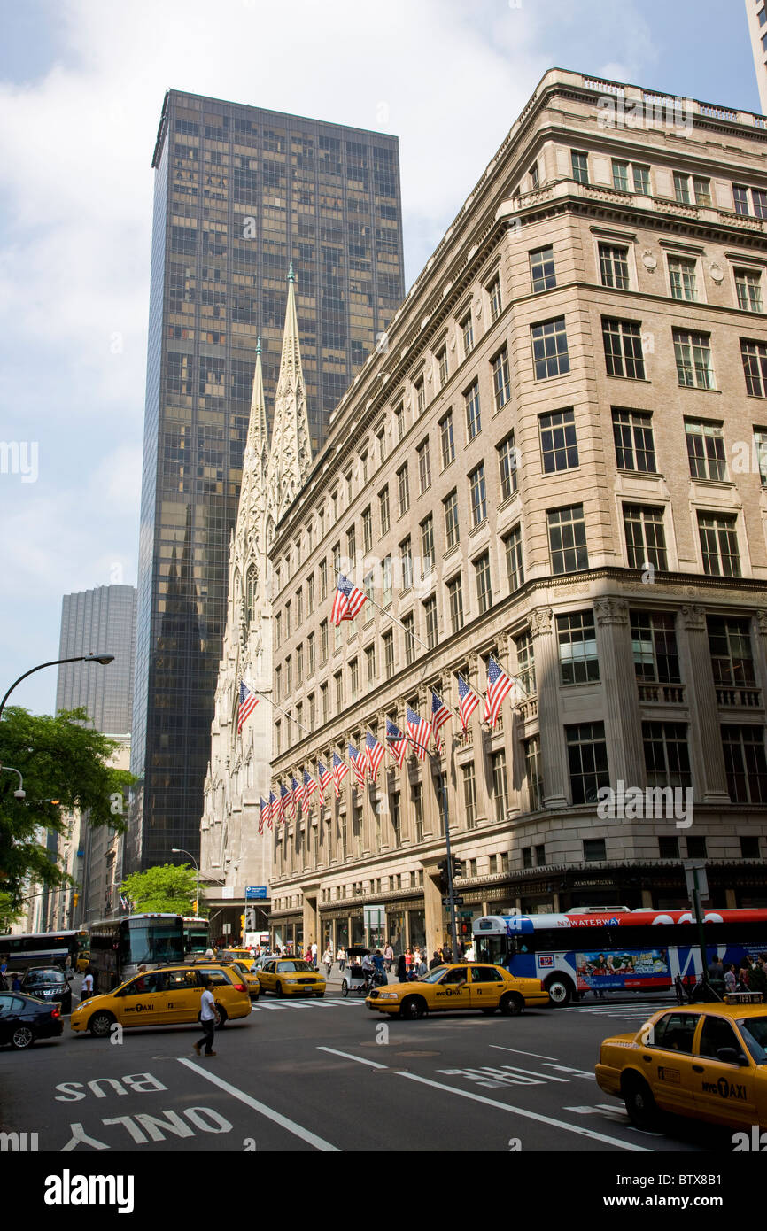Fifth avenue bus hi-res stock photography and images - Alamy