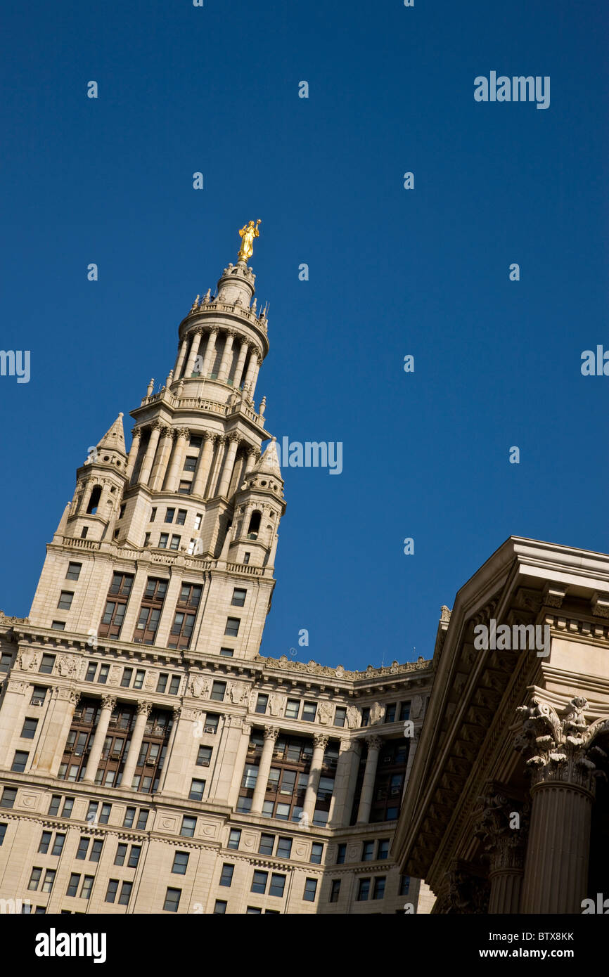 The Municipal Building on Chambers Street next to the City Hall Stock ...