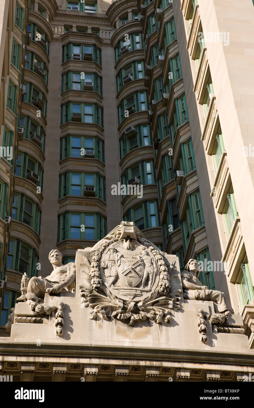 The Municipal Building on Chambers Street next to the City Hall Stock ...