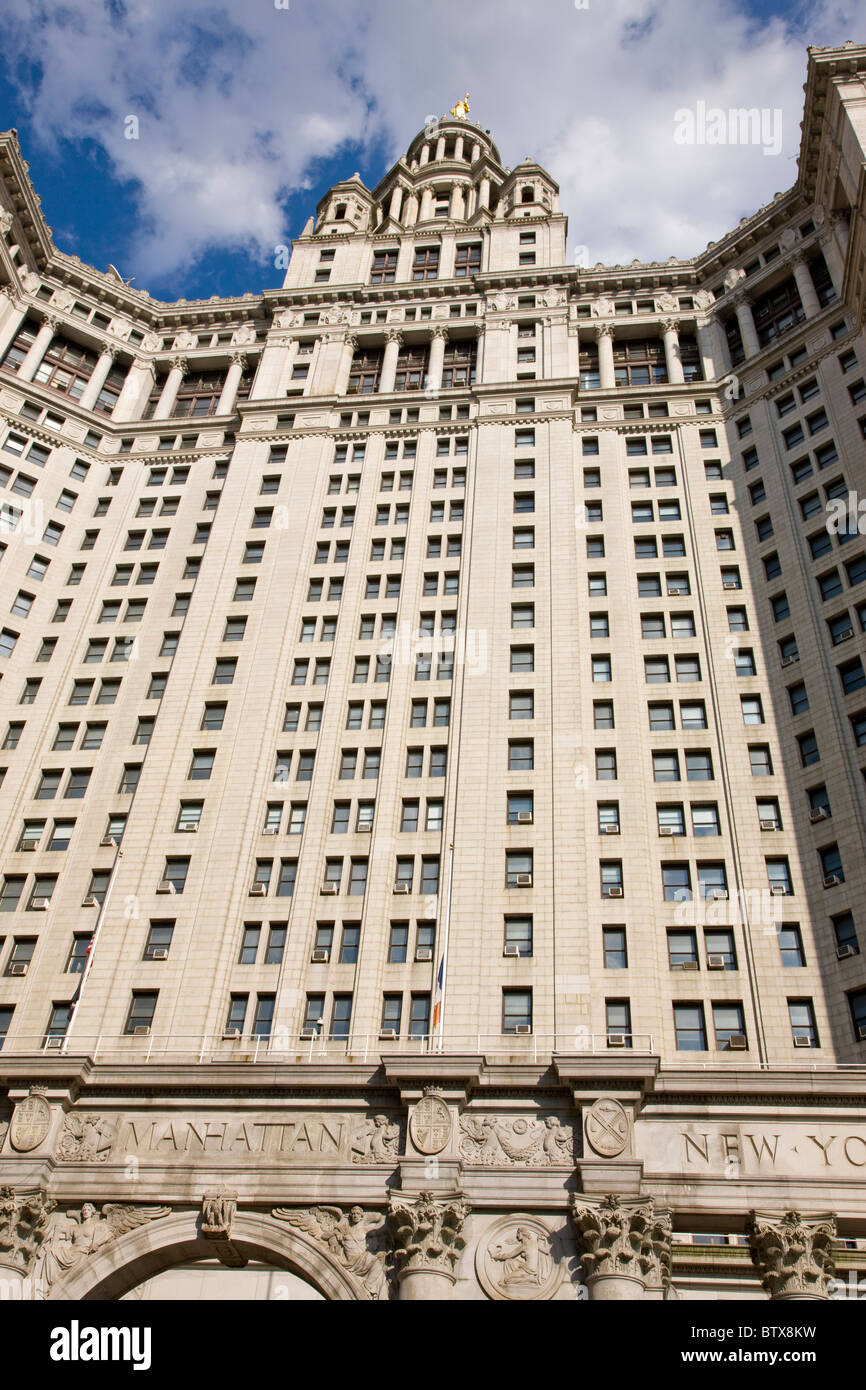The Municipal Building on Chambers Street next to City Hall, New York ...