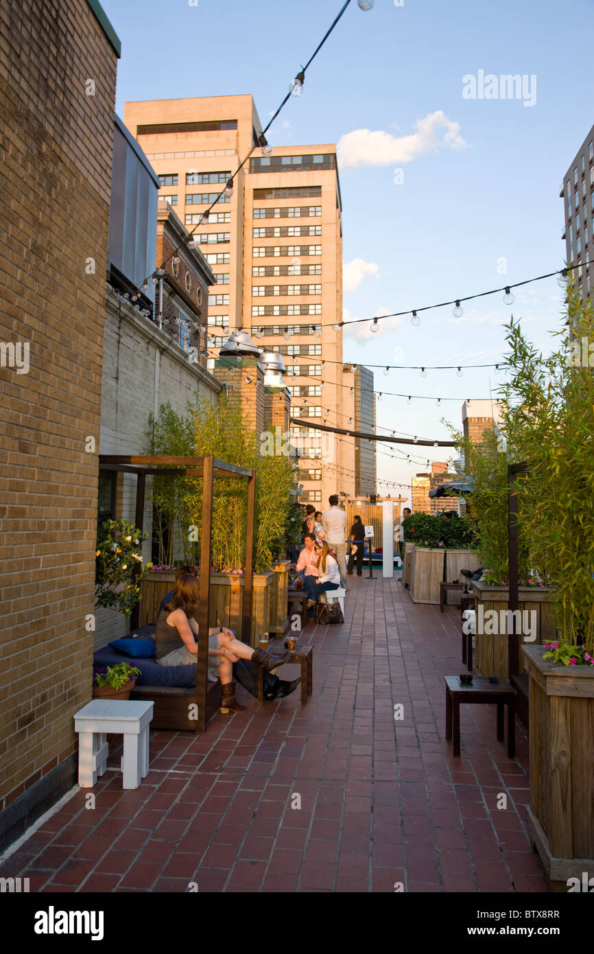 Rooftop green bar hi-res stock photography and images - Alamy