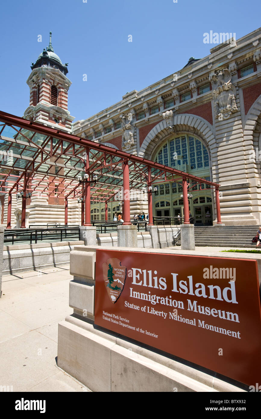 Entrance ellis island museum hi-res stock photography and images - Alamy