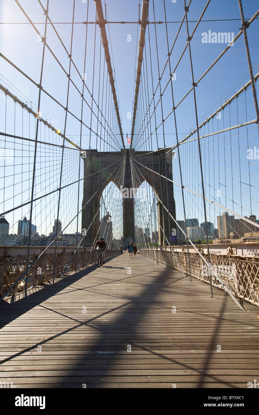 Brooklyn Bridge Pedestrian Walkway, New York Stock Photo - Alamy
