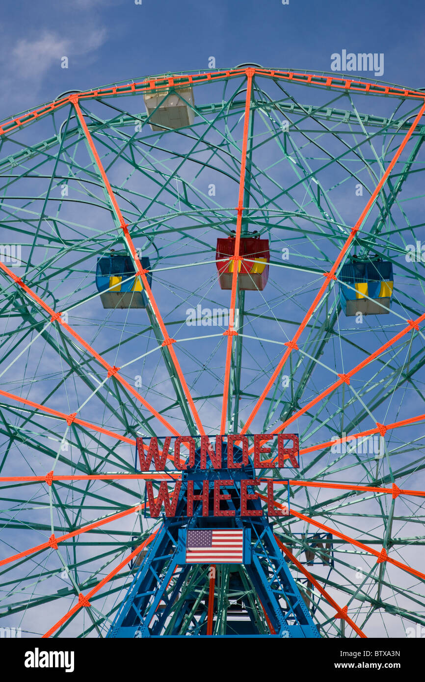Deno's Wonder Wheel Amusement Park at Coney Island in Brooklyn Stock ...