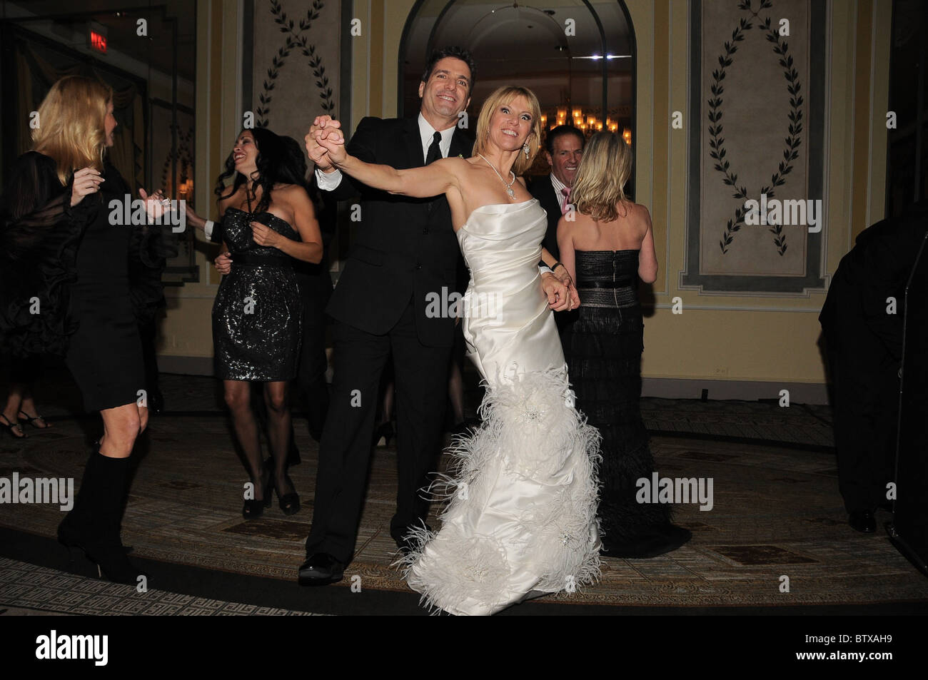 Ramona and Mario Singer Renew Their Wedding Vows Stock Photo - Alamy