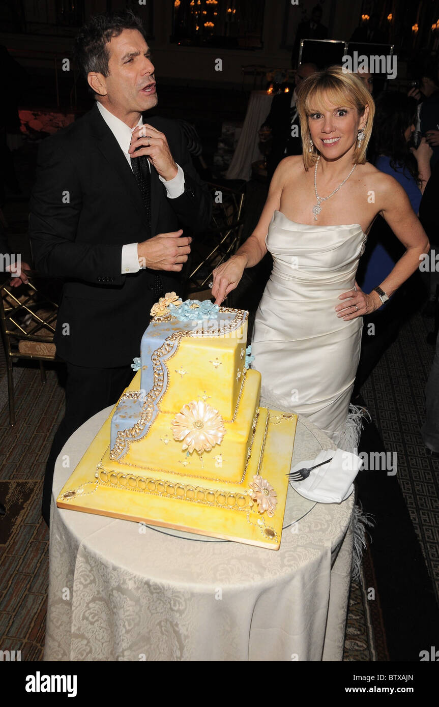 Ramona and Mario Singer Renew Their Wedding Vows Stock Photo - Alamy