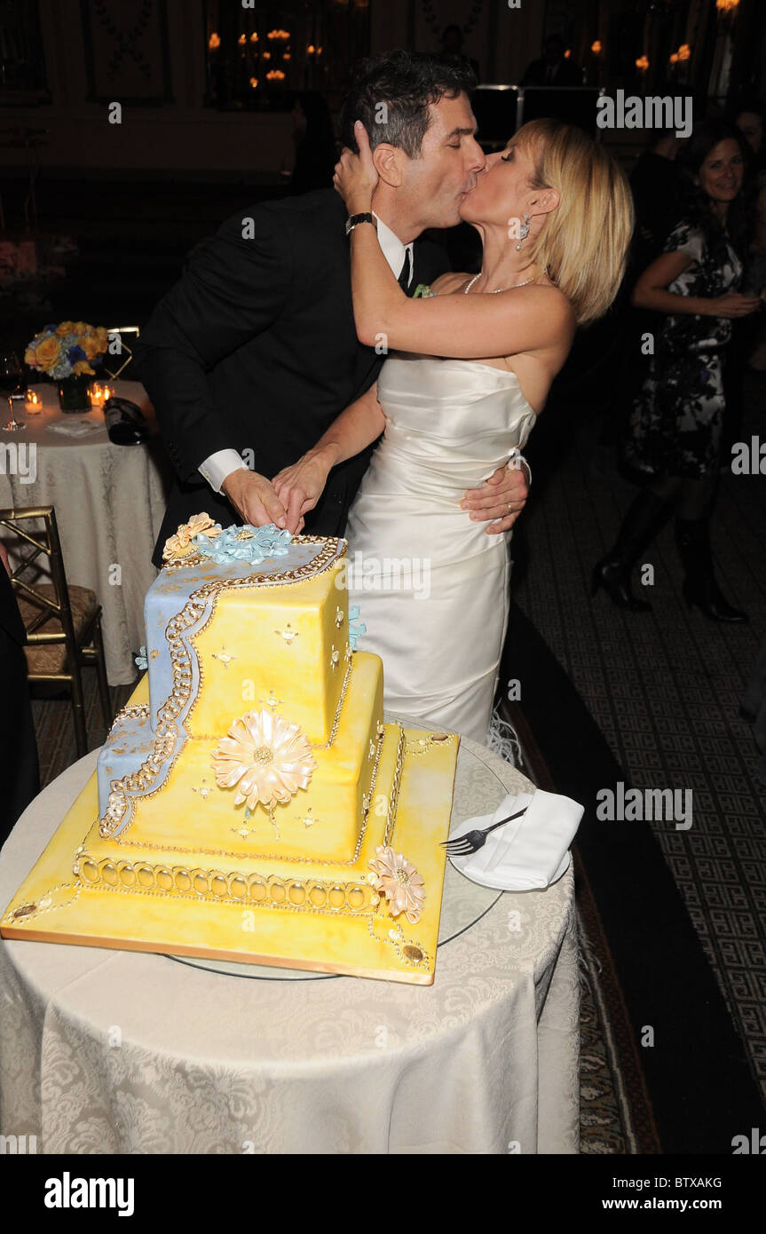 Ramona and Mario Singer Renew Their Wedding Vows Stock Photo - Alamy