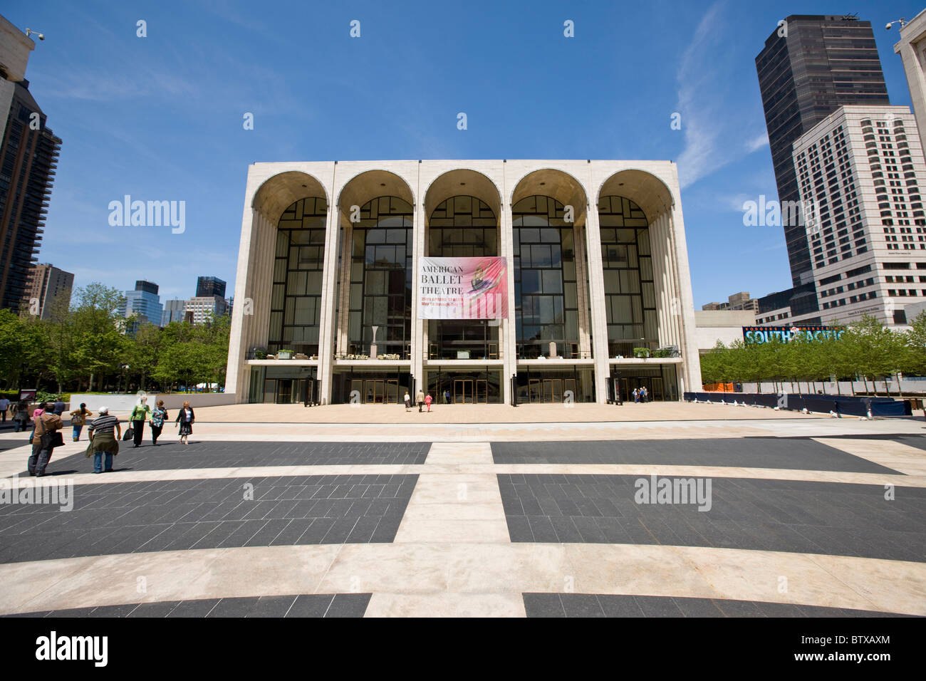 Arches lincoln center hi-res stock photography and images - Alamy