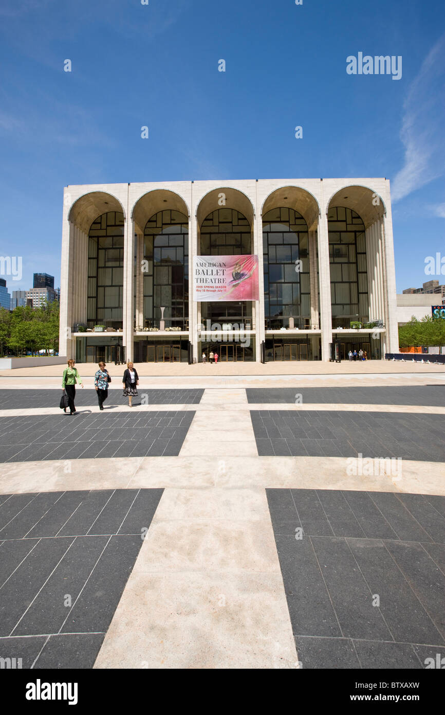 The Metropolitan Opera House part of the Lincoln Center Stock Photo - Alamy