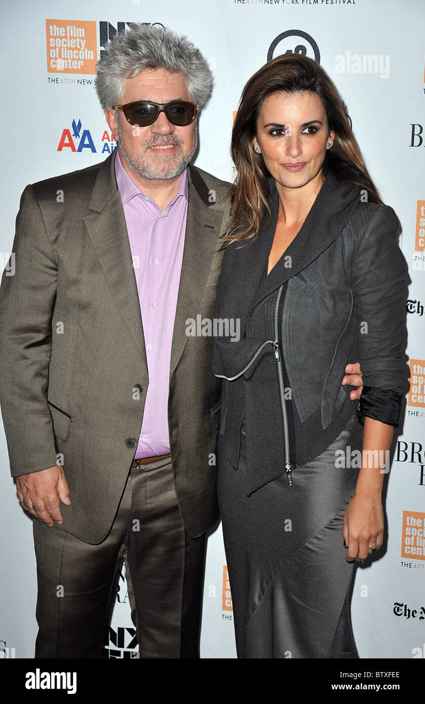 Broken embraces arrivals hi-res stock photography and images - Alamy
