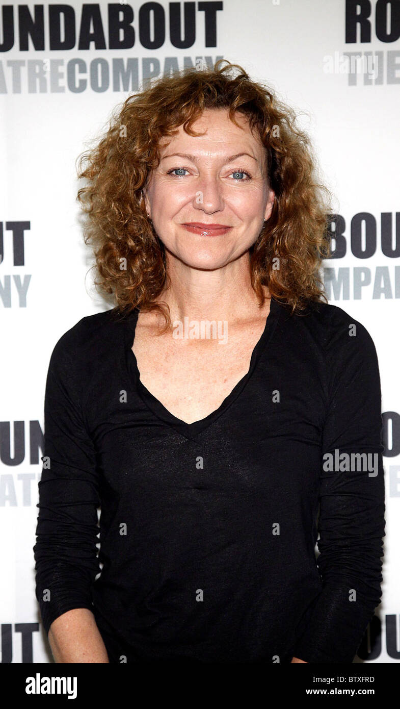 THE UNDERSTUDY Broadway Cast Photo Op Stock Photo - Alamy