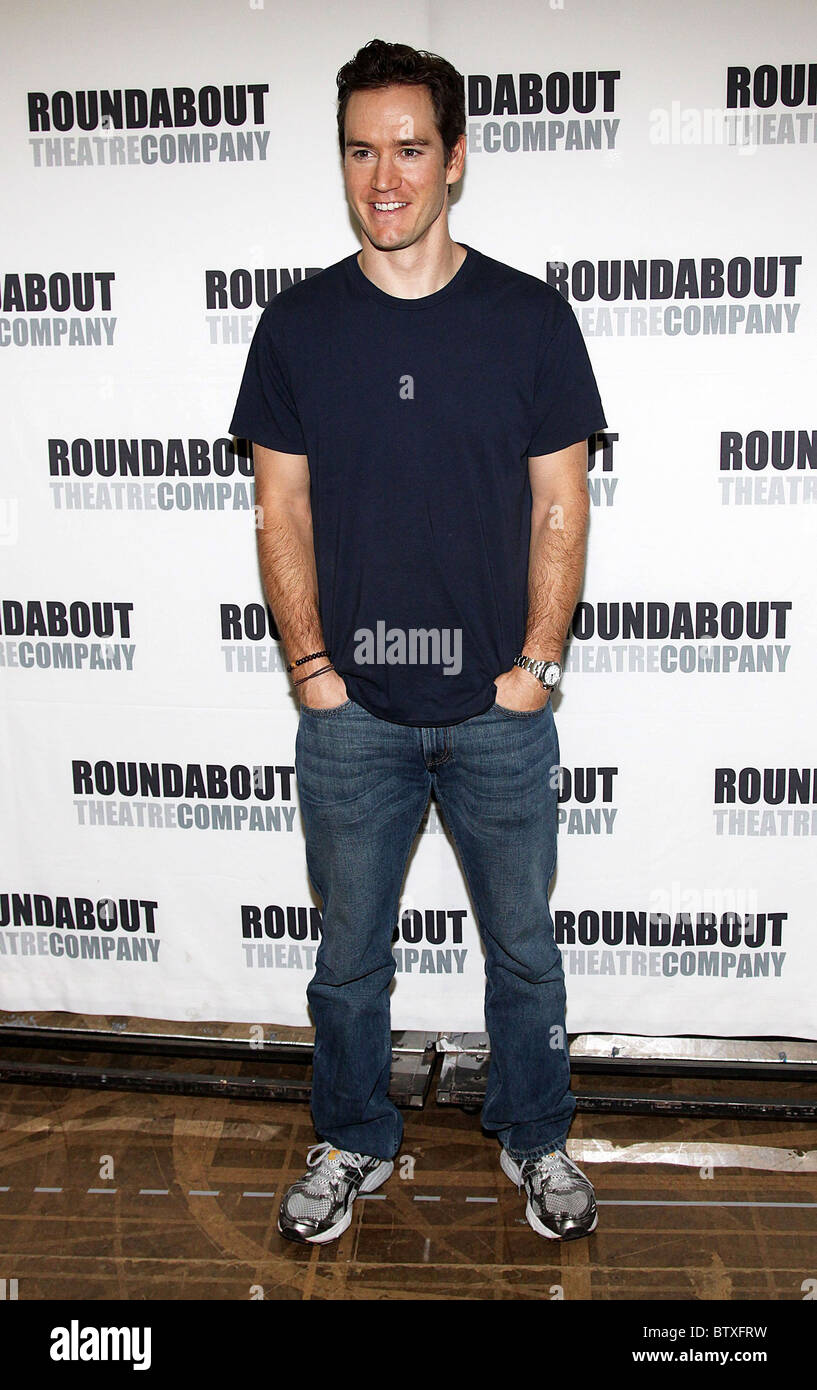 THE UNDERSTUDY Broadway Cast Photo Op Stock Photo - Alamy