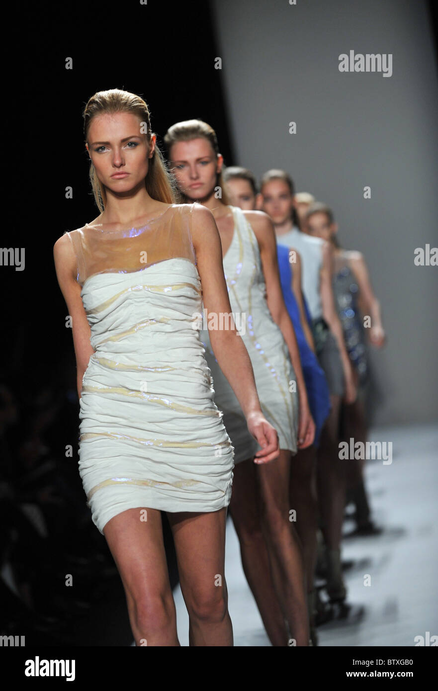 Nicole Miller Spring/Summer 2010 Fashion Show Stock Photo - Alamy