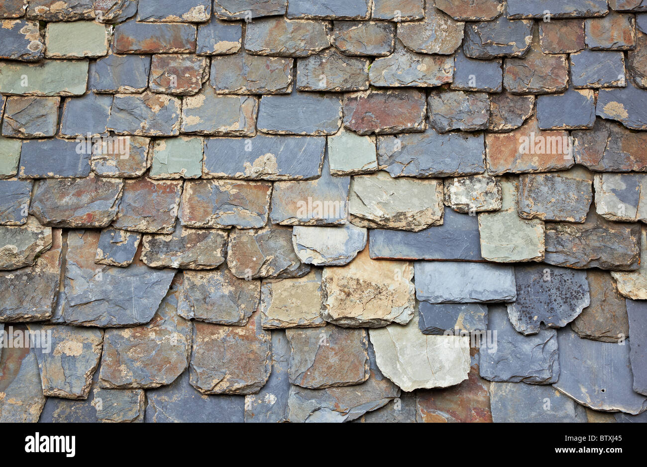 Close up of slate roof tiles background Stock Photo - Alamy