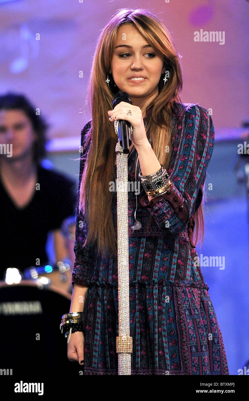 Purple dre hi-res stock photography and images - Alamy