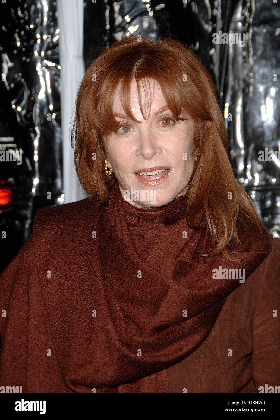 Heart to heart stefanie powers hi-res stock photography and images - Alamy