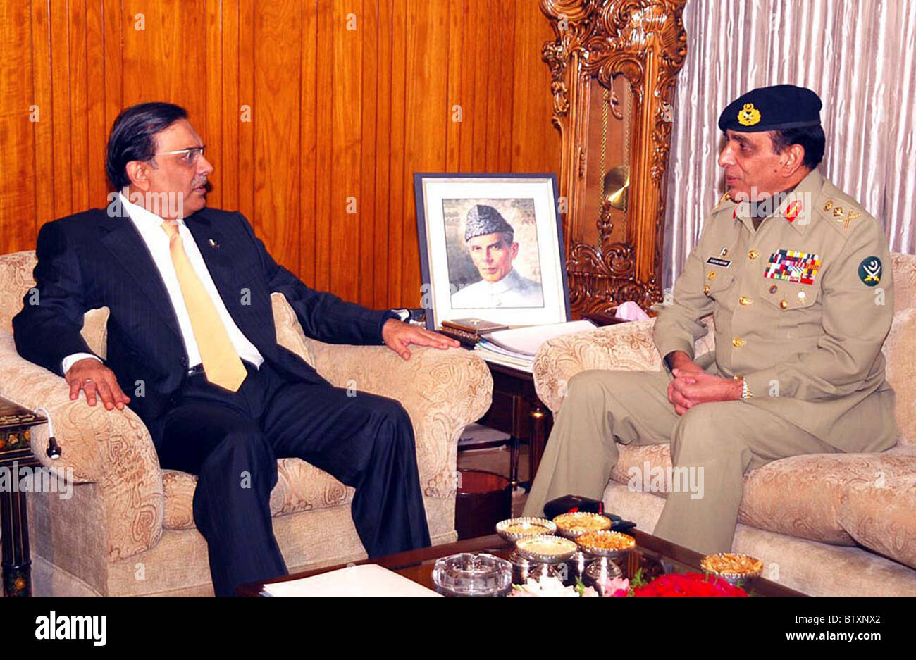 President, Asif Ali Zardari talks with Chief of the Army Staff, Gen ...