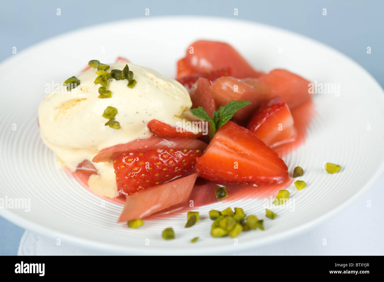 Vanilla ice cream with strawberries Stock Photo - Alamy