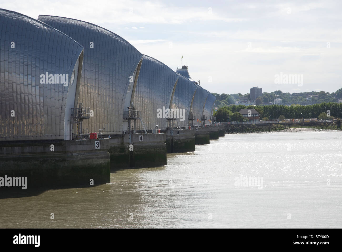 River thames flood barrier hi-res stock photography and images - Alamy