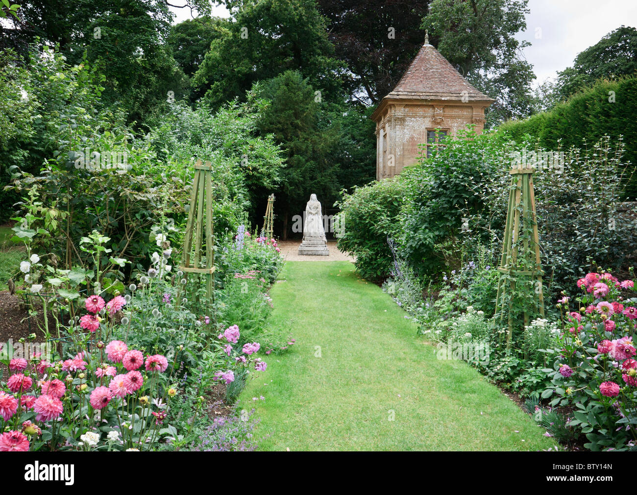 Clematis house hi-res stock photography and images - Alamy